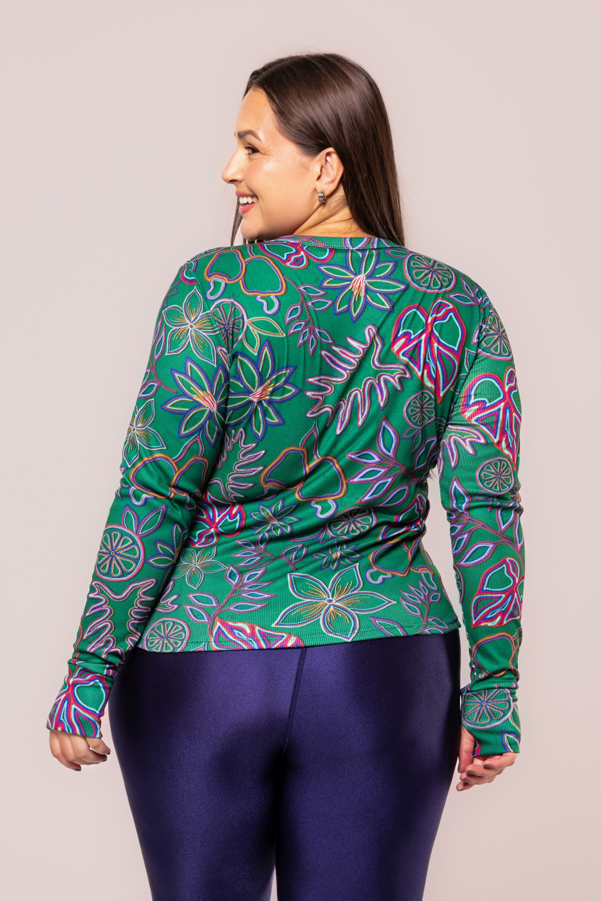 Blusa Canelada Manga Longa De Dedinho Estampa Bordado Colorido - Hipy